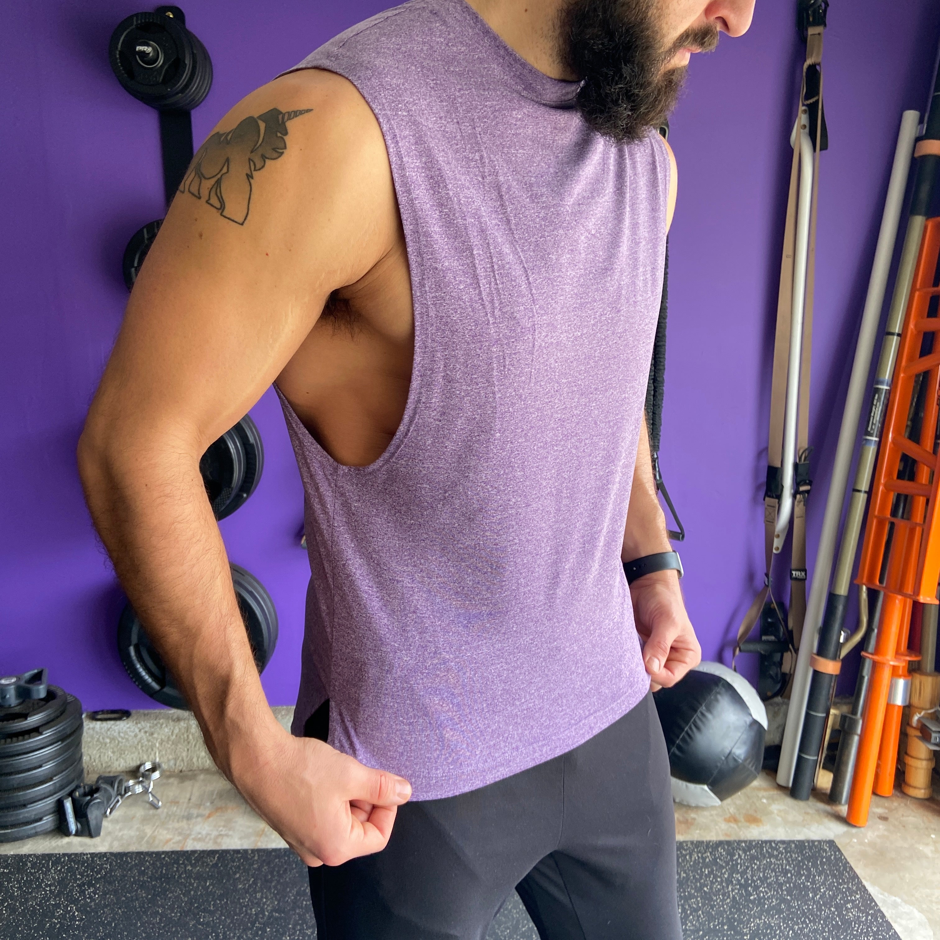 The NEW Muscle Tee - Men's Sleeveless Workout Casual T-Shirt – Sleeves ...